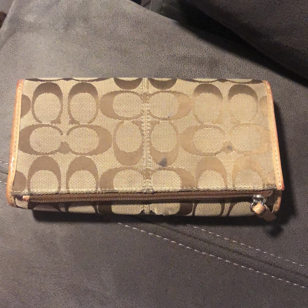 Coach Signature Large Wallet Holds Tons Of Cards - Gem